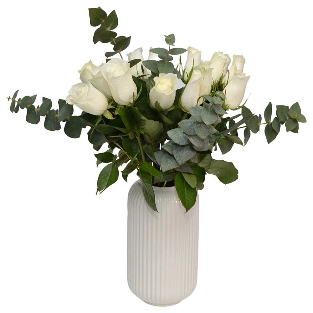 اطلب مزهرية من الزهور البيضاء من شركة زهور أيوا Aiwa Flowers - Vase Of ...
